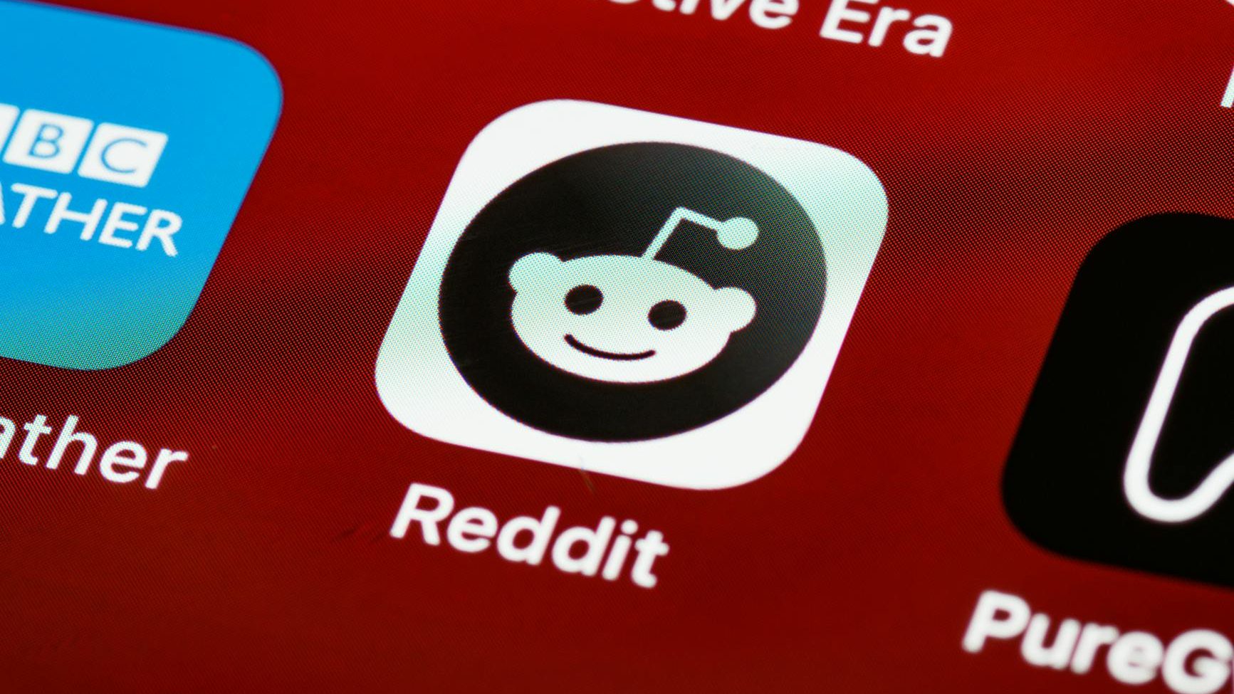 The Reddit Communities Shaping Modern Skincare - Millennial Skin